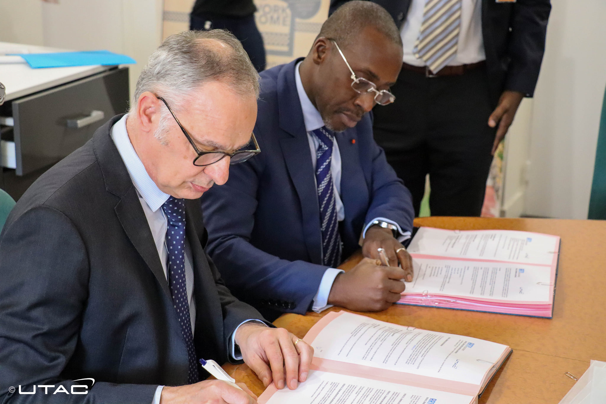 Signature de Convention de partenariat entre l’Autorité de Régulation ...